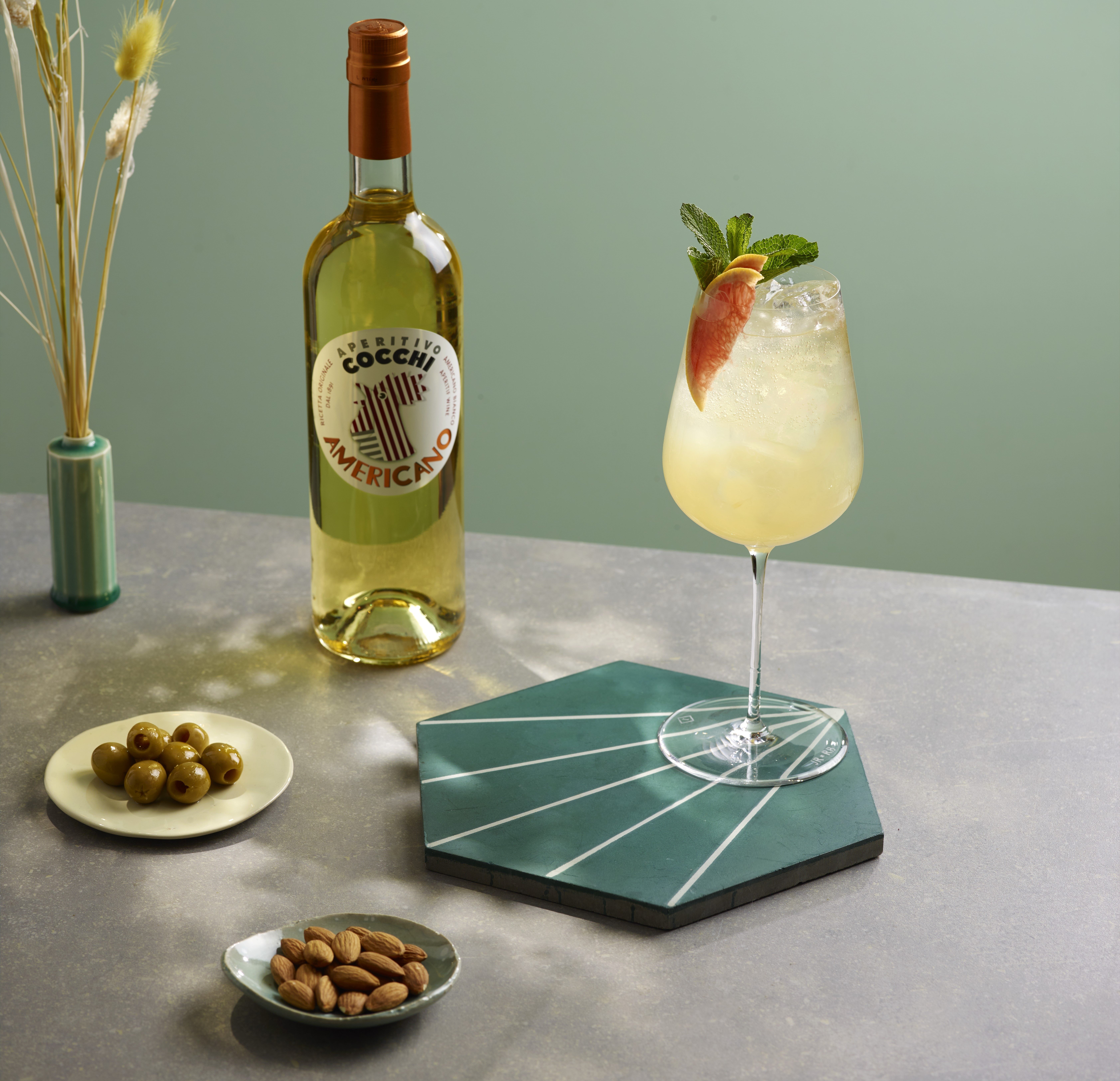 What is vermouth? Aromatised wine history and brands : Whisky and ...