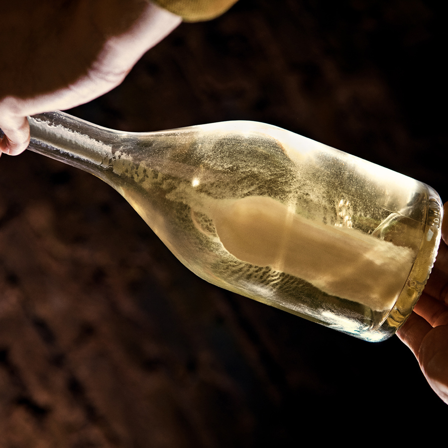 What is Champagne and how is it made? : Whisky and Spirits Guides